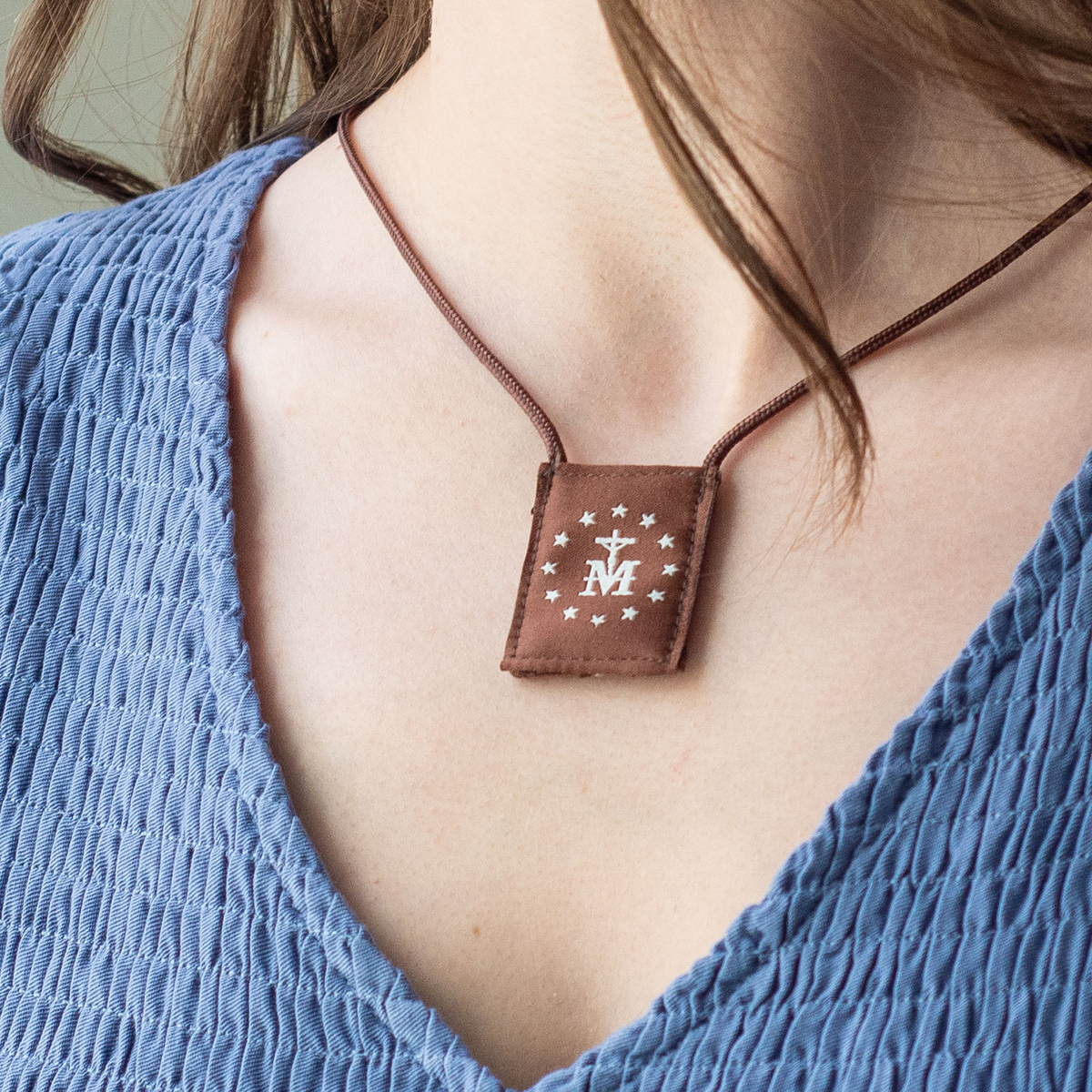 How to Wear the Brown Scapular – scapulars.com®