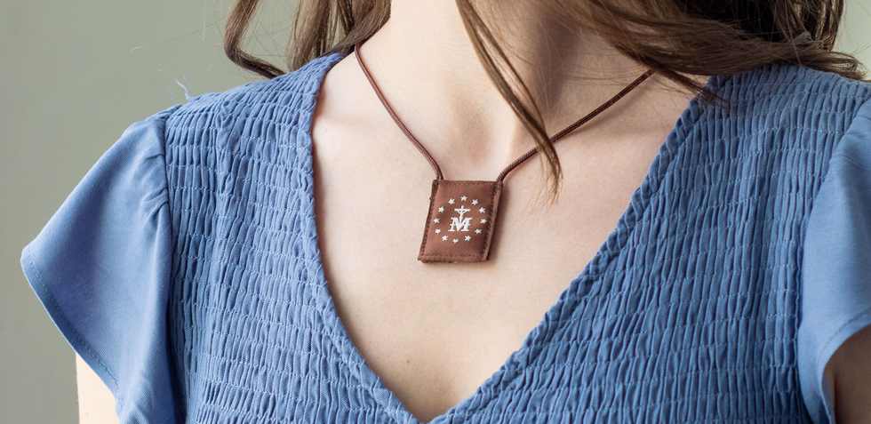 How to Wear the Brown Scapular – scapulars.com®